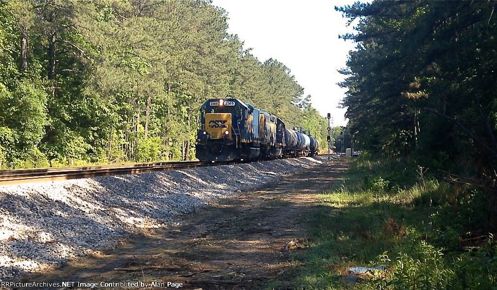 CSX mate 2368 leads GP40-2 6968